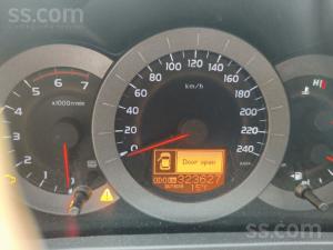Black Toyota RAV4 2006 in Liepaja, with an engine capacity of 2.20 L and mileage of 324 thousand km for 4440 €, photo 8 on AUTOMOTO.COM.LV
