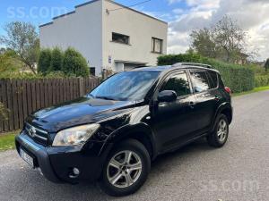 Black Toyota RAV4 2006 in Riga, with an engine capacity of 2.20 L and mileage of 325 thousand km for 2700 €, photo  on AUTOMOTO.COM.LV