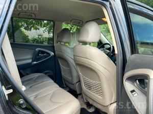 Melns Toyota RAV4 2006 Rīga, ar dzinēja tilpumu 2.20 L un nobraukumu 325 tūkst. km par 2700 €, foto 4 vietnē AUTOMOTO.COM.LV