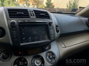 Melns Toyota RAV4 2006 Rīga, ar dzinēja tilpumu 2.20 L un nobraukumu 325 tūkst. km par 2700 €, foto 5 vietnē AUTOMOTO.COM.LV