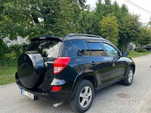 Melns Toyota RAV4 2006 Rīga, ar dzinēja tilpumu 2.20 L un nobraukumu 325 tūkst. km par 2700 €, foto 9 vietnē AUTOMOTO.COM.LV