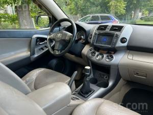Melns Toyota RAV4 2006 Rīga, ar dzinēja tilpumu 2.20 L un nobraukumu 325 tūkst. km par 2700 €, foto 10 vietnē AUTOMOTO.COM.LV