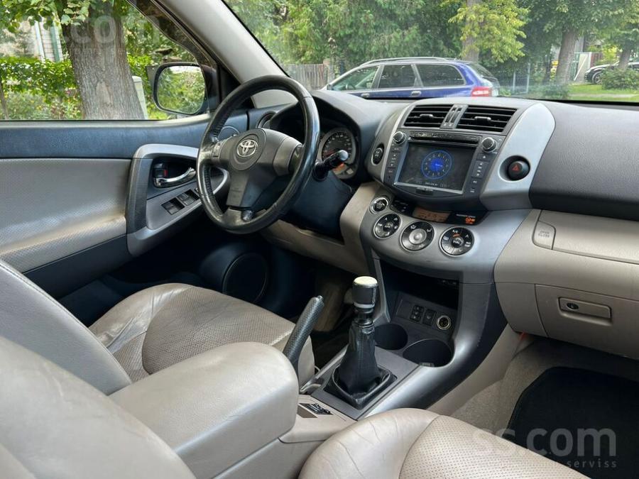 Melns Toyota RAV4 2006 Rīga, ar dzinēja tilpumu 2.20 L un nobraukumu 325 tūkst. km par 2700 €, foto 10 vietnē AUTOMOTO.COM.LV