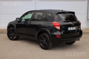 Black Toyota RAV4 2006 in Riga, with an engine capacity of 2.20 L and mileage of 0 thousand km for 1995 €, photo 5 on AUTOMOTO.COM.LV