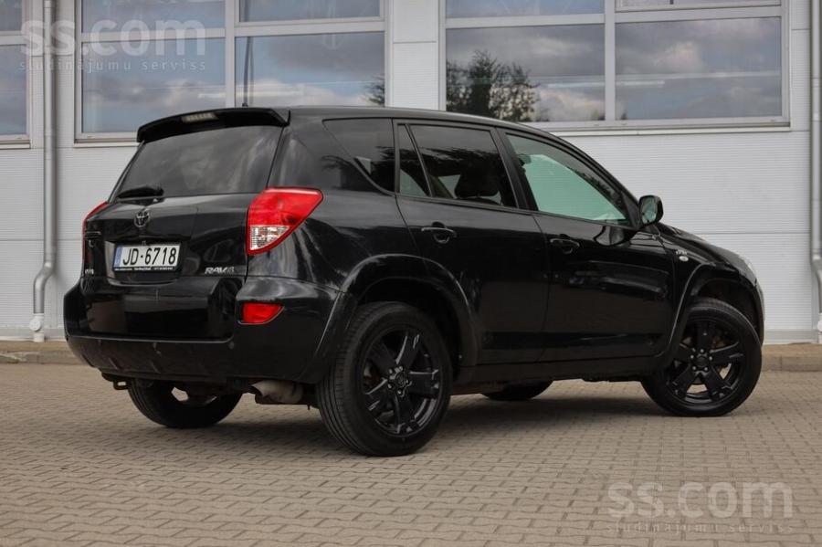 Black Toyota RAV4 2006 in Riga, with an engine capacity of 2.20 L and mileage of 0 thousand km for 1995 €, photo 7 on AUTOMOTO.COM.LV