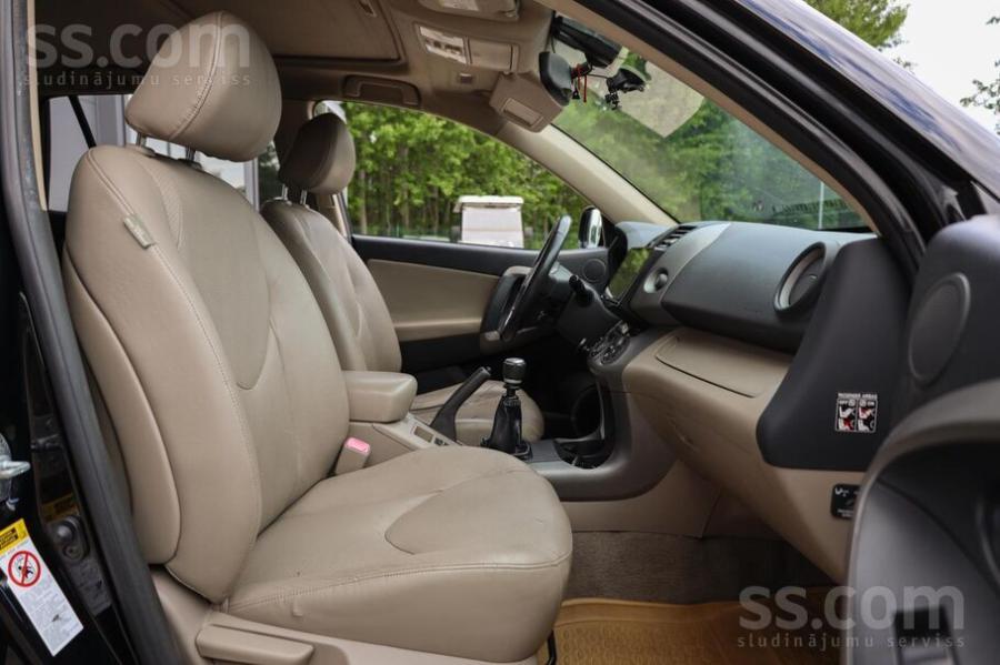Black Toyota RAV4 2006 in Riga, with an engine capacity of 2.20 L and mileage of 0 thousand km for 1995 €, photo 15 on AUTOMOTO.COM.LV