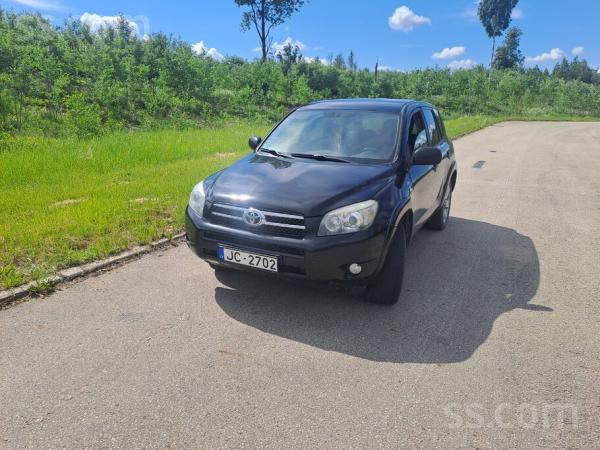 Melns Toyota RAV4 2006 Preiļi, ar dzinēja tilpumu 2.20 L un nobraukumu 560 tūkst. km par 1500 €, foto 1 vietnē AUTOMOTO.COM.LV