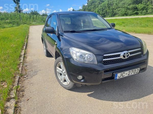 Melns Toyota RAV4 2006 Preiļi, ar dzinēja tilpumu 2.20 L un nobraukumu 560 tūkst. km par 1500 €, foto 3 vietnē AUTOMOTO.COM.LV
