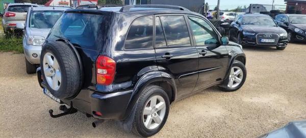 Black Toyota RAV4 2006 in Riga, with an engine capacity of 2.00 L and mileage of 370 thousand km for 2990 €, photo 7 on AUTOMOTO.COM.LV