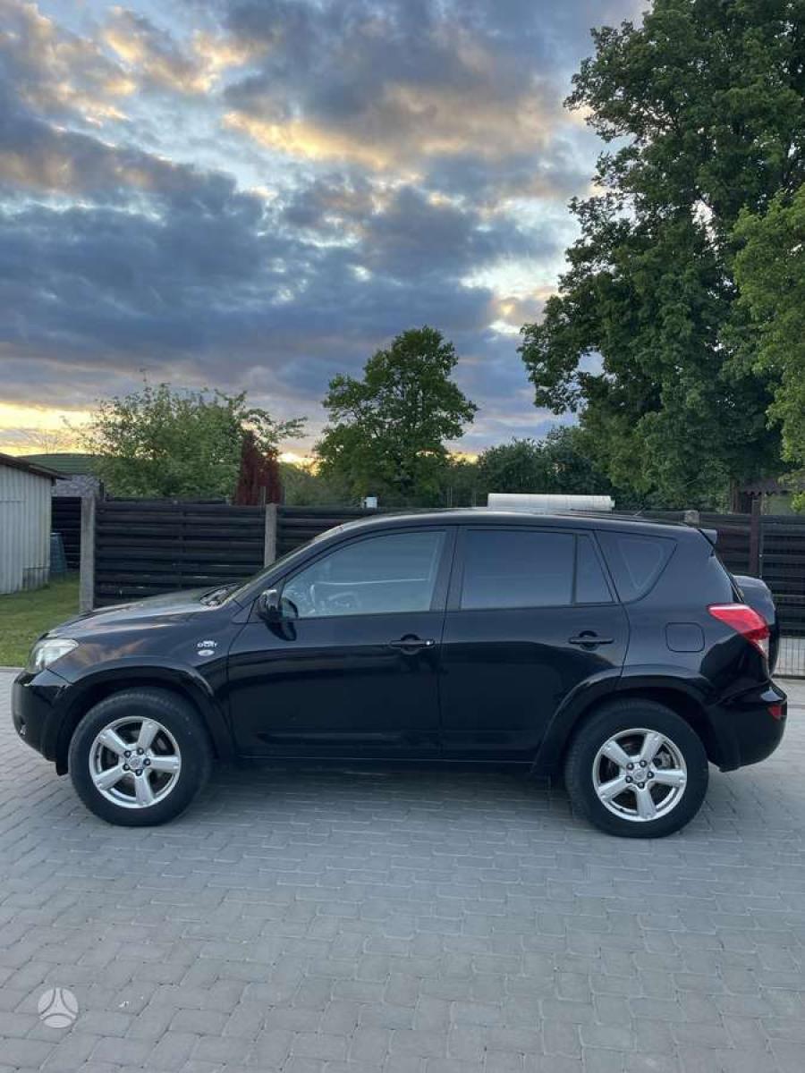 Melns Toyota RAV4 2006 Kėdainiai, ar dzinēja tilpumu 2.20 L un nobraukumu 200 tūkst. km par 4200 €, foto 1 vietnē AUTOMOTO.COM.LV