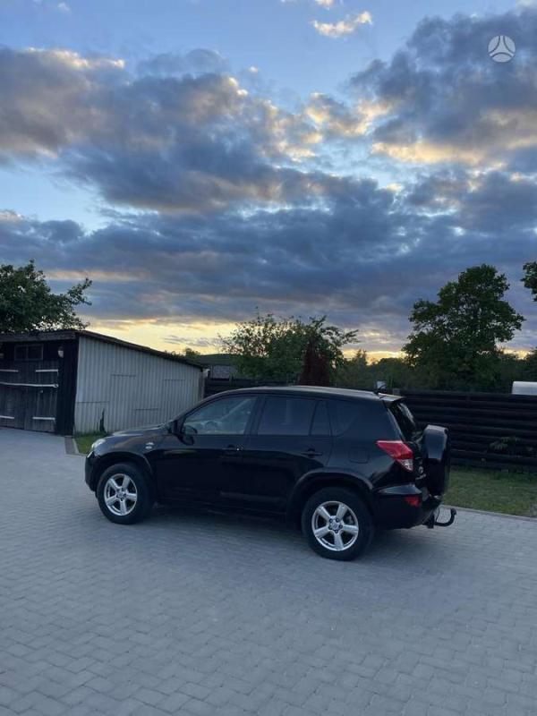 Melns Toyota RAV4 2006 Kėdainiai, ar dzinēja tilpumu 2.20 L un nobraukumu 200 tūkst. km par 4200 €, foto 2 vietnē AUTOMOTO.COM.LV