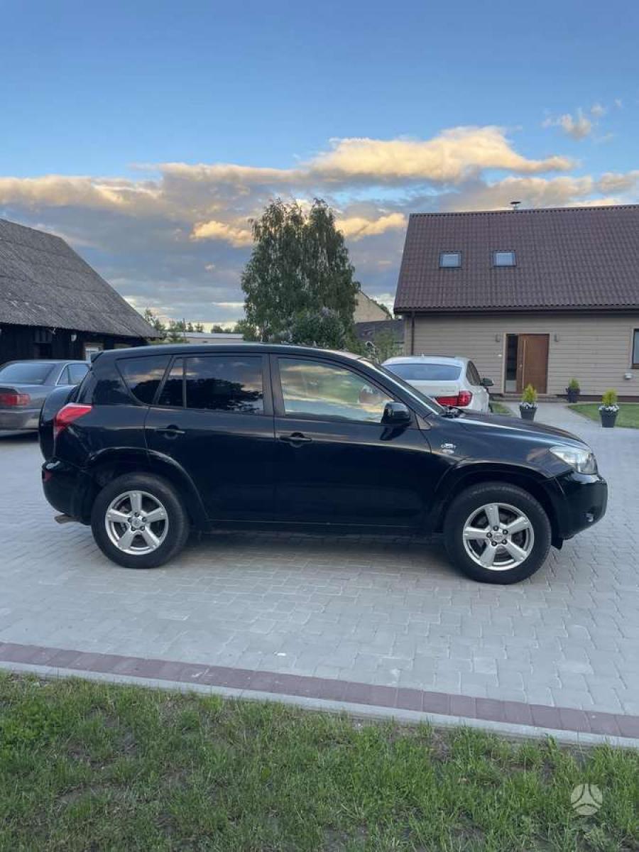 Melns Toyota RAV4 2006 Kėdainiai, ar dzinēja tilpumu 2.20 L un nobraukumu 200 tūkst. km par 4200 €, foto 4 vietnē AUTOMOTO.COM.LV