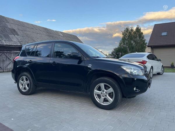 Melns Toyota RAV4 2006 Kėdainiai, ar dzinēja tilpumu 2.20 L un nobraukumu 200 tūkst. km par 4200 €, foto 4 vietnē AUTOMOTO.COM.LV