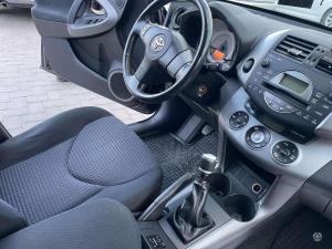 Melns Toyota RAV4 2006 Kėdainiai, ar dzinēja tilpumu 2.20 L un nobraukumu 200 tūkst. km par 4200 €, foto 15 vietnē AUTOMOTO.COM.LV