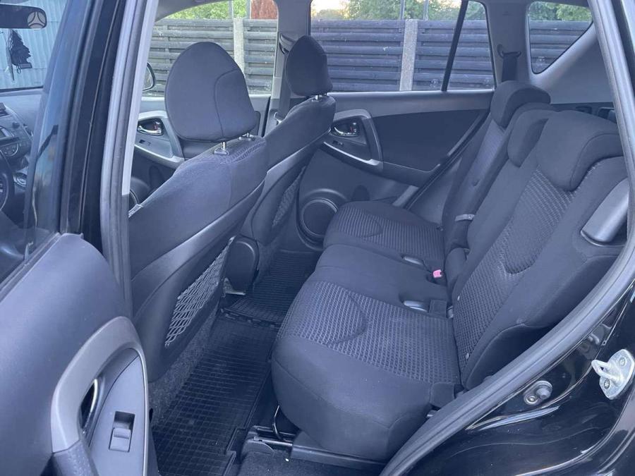 Melns Toyota RAV4 2006 Kėdainiai, ar dzinēja tilpumu 2.20 L un nobraukumu 200 tūkst. km par 4200 €, foto 18 vietnē AUTOMOTO.COM.LV