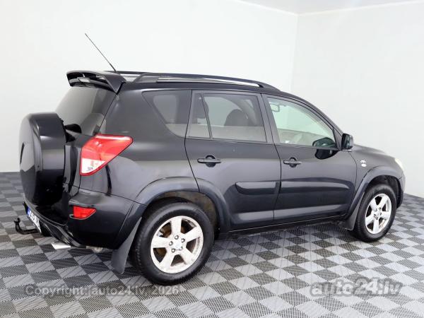 Black Toyota RAV4 2006 in Tallinn, with an engine capacity of 2.20 L and mileage of 263 thousand km for 3399 €, photo 4 on AUTOMOTO.COM.LV