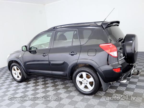 Black Toyota RAV4 2006 in Tallinn, with an engine capacity of 2.20 L and mileage of 263 thousand km for 3399 €, photo 5 on AUTOMOTO.COM.LV