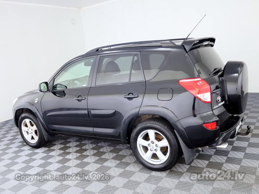 Black Toyota RAV4 2006 in Tallinn, with an engine capacity of 2.20 L and mileage of 263 thousand km for 3399 €, photo 5 on AUTOMOTO.COM.LV