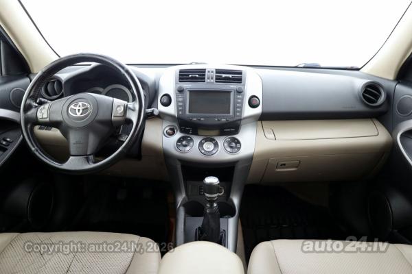 Black Toyota RAV4 2006 in Tallinn, with an engine capacity of 2.20 L and mileage of 263 thousand km for 3399 €, photo 6 on AUTOMOTO.COM.LV