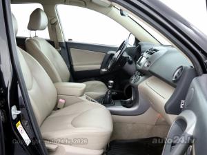 Black Toyota RAV4 2006 in Tallinn, with an engine capacity of 2.20 L and mileage of 263 thousand km for 3399 €, photo 7 on AUTOMOTO.COM.LV
