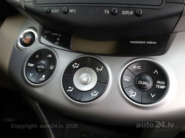 Black Toyota RAV4 2006 in Tallinn, with an engine capacity of 2.20 L and mileage of 263 thousand km for 3399 €, photo 9 on AUTOMOTO.COM.LV