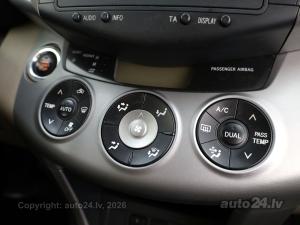 Black Toyota RAV4 2006 in Tallinn, with an engine capacity of 2.20 L and mileage of 263 thousand km for 3399 €, photo 9 on AUTOMOTO.COM.LV