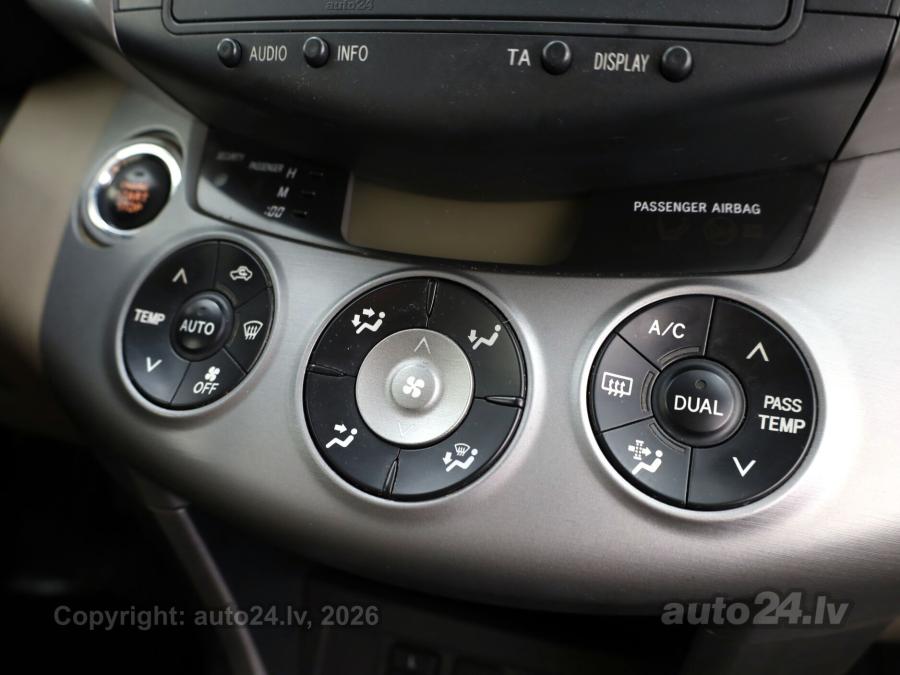 Black Toyota RAV4 2006 in Tallinn, with an engine capacity of 2.20 L and mileage of 263 thousand km for 3399 €, photo 9 on AUTOMOTO.COM.LV