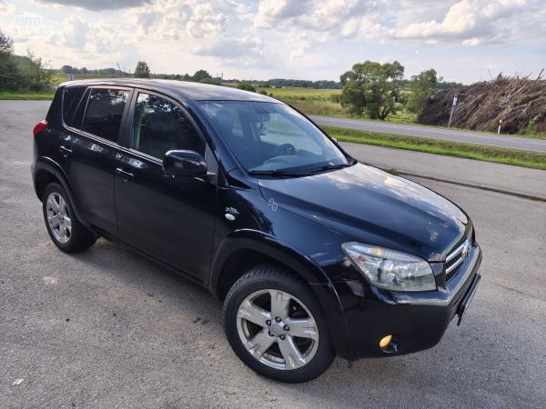 Melns Toyota RAV4 2006 Utena, ar dzinēja tilpumu 2.20 L un nobraukumu 300 tūkst. km par 2000 €, foto 3 vietnē AUTOMOTO.COM.LV
