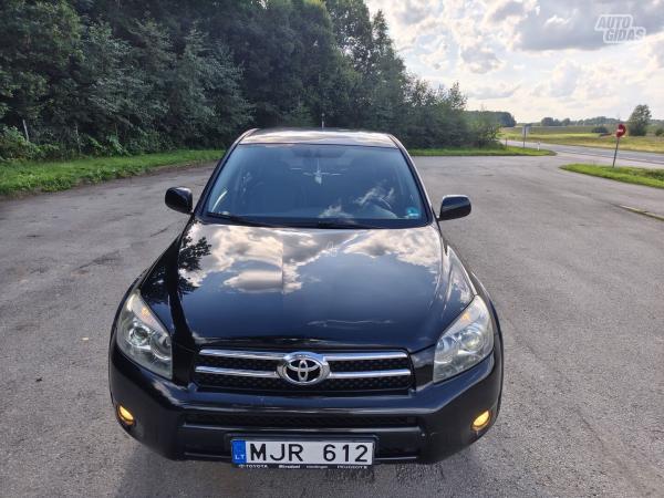 Melns Toyota RAV4 2006 Utena, ar dzinēja tilpumu 2.20 L un nobraukumu 300 tūkst. km par 2000 €, foto 4 vietnē AUTOMOTO.COM.LV