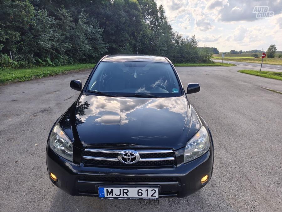 Melns Toyota RAV4 2006 Utena, ar dzinēja tilpumu 2.20 L un nobraukumu 300 tūkst. km par 2000 €, foto 4 vietnē AUTOMOTO.COM.LV