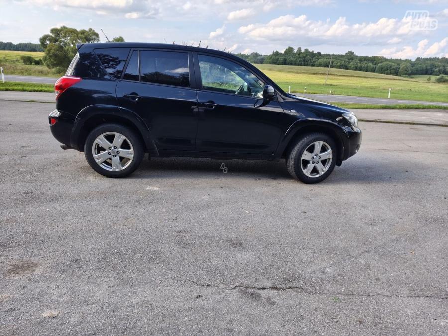 Melns Toyota RAV4 2006 Utena, ar dzinēja tilpumu 2.20 L un nobraukumu 300 tūkst. km par 2000 €, foto 5 vietnē AUTOMOTO.COM.LV