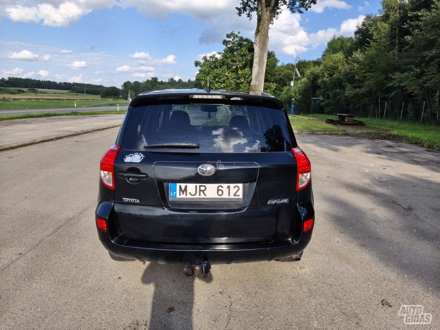 Melns Toyota RAV4 2006 Utena, ar dzinēja tilpumu 2.20 L un nobraukumu 300 tūkst. km par 2000 €, foto 7 vietnē AUTOMOTO.COM.LV