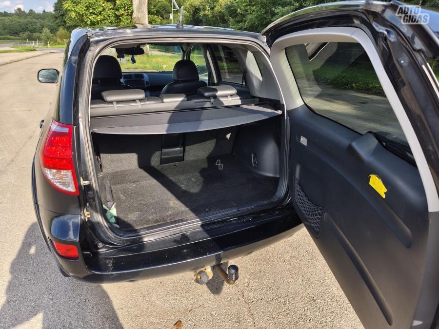 Melns Toyota RAV4 2006 Utena, ar dzinēja tilpumu 2.20 L un nobraukumu 300 tūkst. km par 2000 €, foto 12 vietnē AUTOMOTO.COM.LV