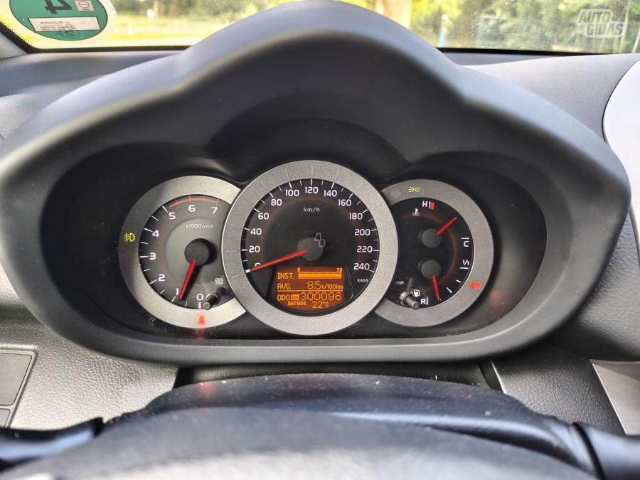 Melns Toyota RAV4 2006 Utena, ar dzinēja tilpumu 2.20 L un nobraukumu 300 tūkst. km par 2000 €, foto 13 vietnē AUTOMOTO.COM.LV