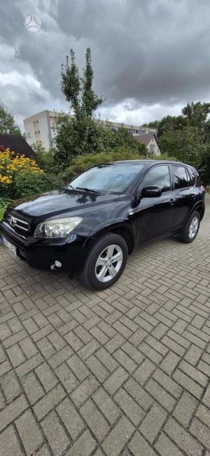 Melns Toyota RAV4 2006 Marijampole, ar dzinēja tilpumu 2.23 L un nobraukumu 245 tūkst. km par 2700 €, foto  vietnē AUTOMOTO.COM.LV