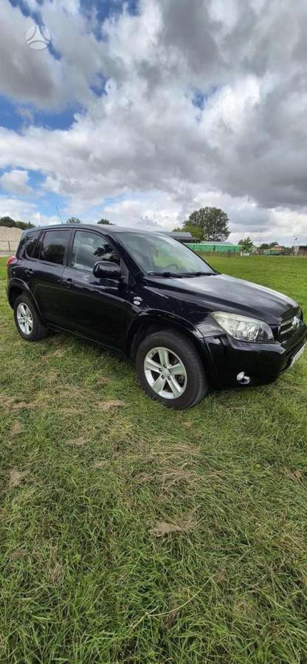 Black Toyota RAV4 2006 in Marijampole, with an engine capacity of 2.23 L and mileage of 245 thousand km for 2700 €, photo 3 on AUTOMOTO.COM.LV