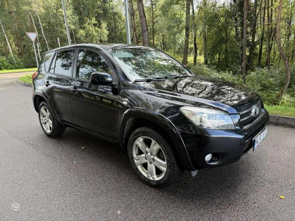 Melns Toyota RAV4 2006 Ukmergė, ar dzinēja tilpumu 2.20 L un nobraukumu 303 tūkst. km par 2600 €, foto 1 vietnē AUTOMOTO.COM.LV