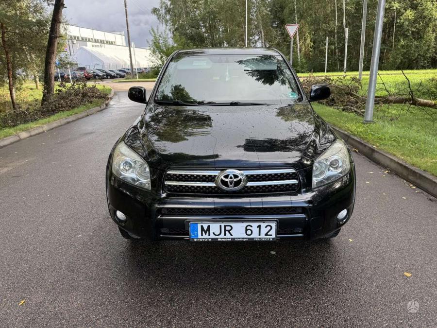 Melns Toyota RAV4 2006 Ukmergė, ar dzinēja tilpumu 2.20 L un nobraukumu 303 tūkst. km par 2600 €, foto 3 vietnē AUTOMOTO.COM.LV