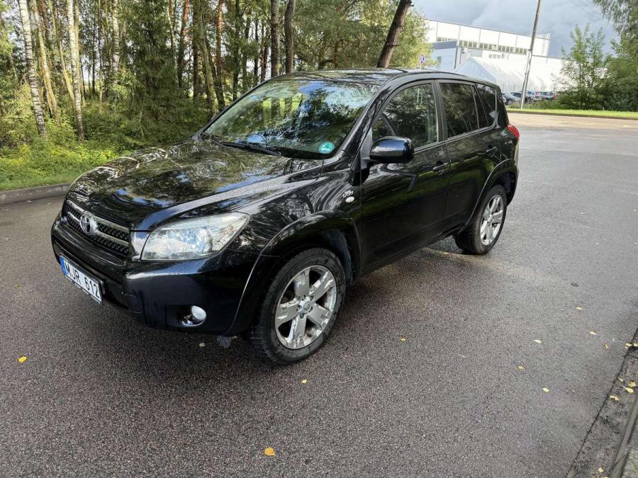 Melns Toyota RAV4 2006 Ukmergė, ar dzinēja tilpumu 2.20 L un nobraukumu 303 tūkst. km par 2600 €, foto 4 vietnē AUTOMOTO.COM.LV