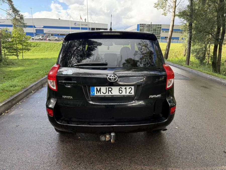Melns Toyota RAV4 2006 Ukmergė, ar dzinēja tilpumu 2.20 L un nobraukumu 303 tūkst. km par 2600 €, foto 5 vietnē AUTOMOTO.COM.LV