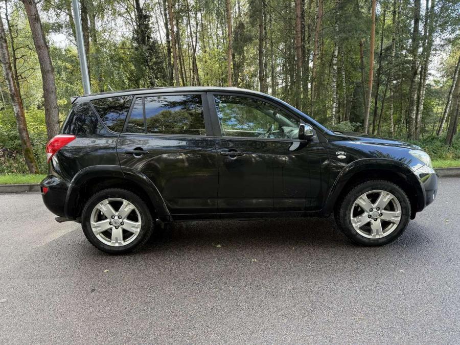 Melns Toyota RAV4 2006 Ukmergė, ar dzinēja tilpumu 2.20 L un nobraukumu 303 tūkst. km par 2600 €, foto 7 vietnē AUTOMOTO.COM.LV