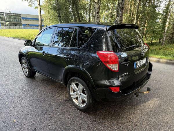 Melns Toyota RAV4 2006 Ukmergė, ar dzinēja tilpumu 2.20 L un nobraukumu 303 tūkst. km par 2600 €, foto 8 vietnē AUTOMOTO.COM.LV