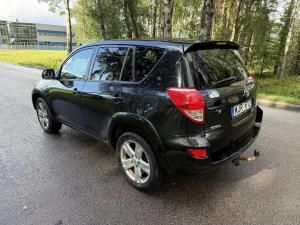 Melns Toyota RAV4 2006 Ukmergė, ar dzinēja tilpumu 2.20 L un nobraukumu 303 tūkst. km par 2600 €, foto 8 vietnē AUTOMOTO.COM.LV