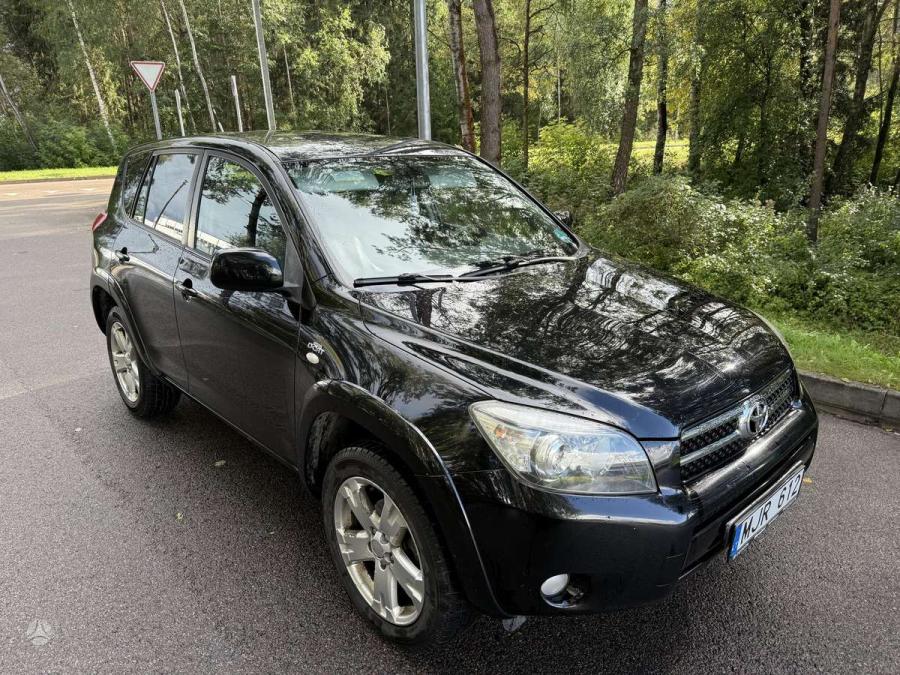 Melns Toyota RAV4 2006 Ukmergė, ar dzinēja tilpumu 2.20 L un nobraukumu 303 tūkst. km par 2600 €, foto 10 vietnē AUTOMOTO.COM.LV