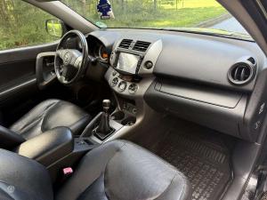 Melns Toyota RAV4 2006 Ukmergė, ar dzinēja tilpumu 2.20 L un nobraukumu 303 tūkst. km par 2600 €, foto 12 vietnē AUTOMOTO.COM.LV
