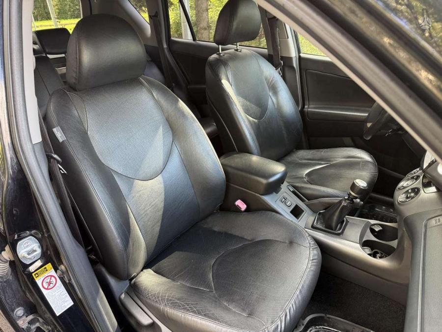 Melns Toyota RAV4 2006 Ukmergė, ar dzinēja tilpumu 2.20 L un nobraukumu 303 tūkst. km par 2600 €, foto 14 vietnē AUTOMOTO.COM.LV