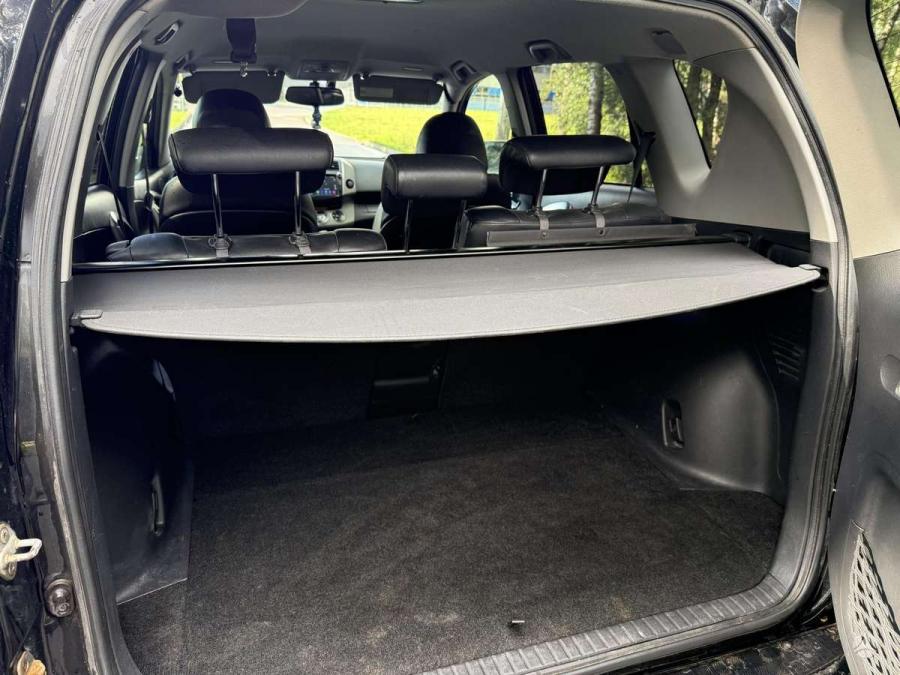 Melns Toyota RAV4 2006 Ukmergė, ar dzinēja tilpumu 2.20 L un nobraukumu 303 tūkst. km par 2600 €, foto 16 vietnē AUTOMOTO.COM.LV