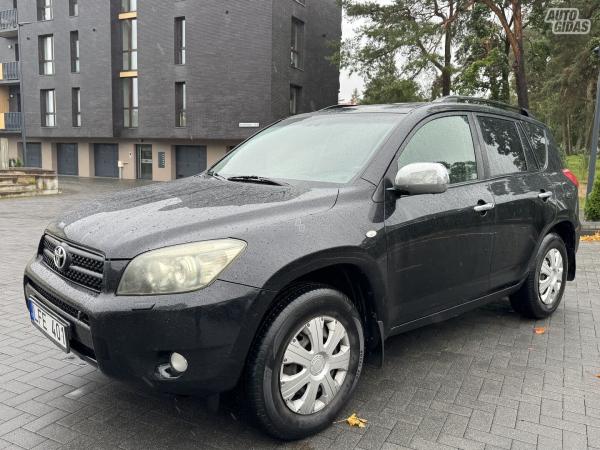 Black Toyota RAV4 2006 in Panevezys, with an engine capacity of 2.20 L and mileage of 276 thousand km for 3100 €, photo 1 on AUTOMOTO.COM.LV