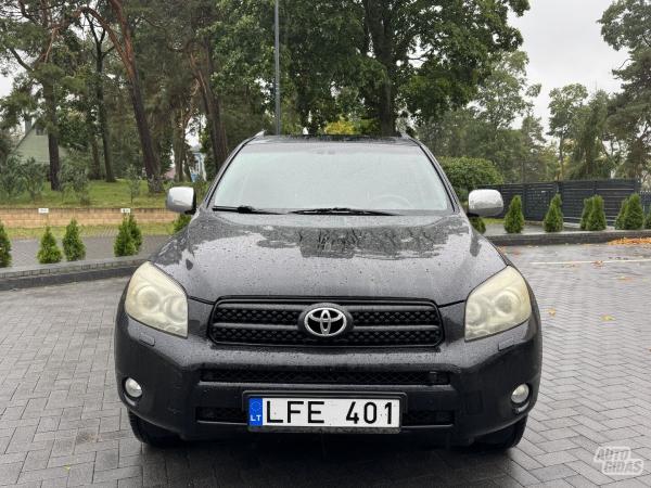 Black Toyota RAV4 2006 in Panevezys, with an engine capacity of 2.20 L and mileage of 276 thousand km for 3100 €, photo 3 on AUTOMOTO.COM.LV