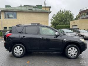 Melns Toyota RAV4 2006 Panevēža, ar dzinēja tilpumu 2.20 L un nobraukumu 276 tūkst. km par 3100 €, foto 5 vietnē AUTOMOTO.COM.LV